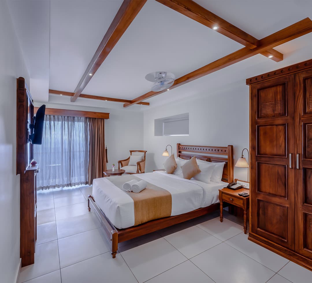 Emerald Haven Suite - Cozy Valley Views & Perks | Le Montfort